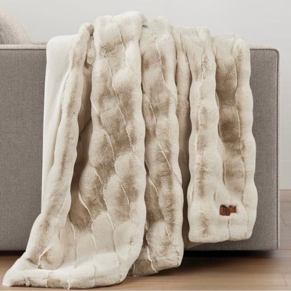 Frye | Bedding | Frye Luxe Faux Fur Throw | Poshmark